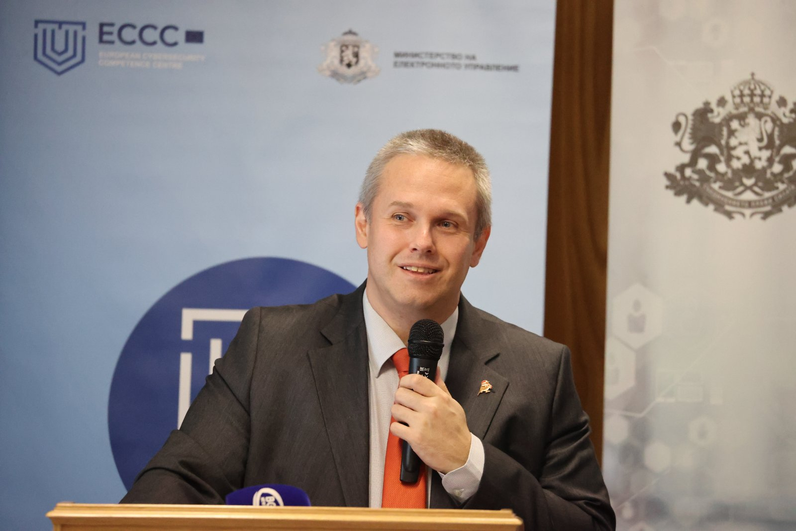 Министър Йоловски 4 млн лева безвъзмездно ще получат малки и средни предприятия за подобряване